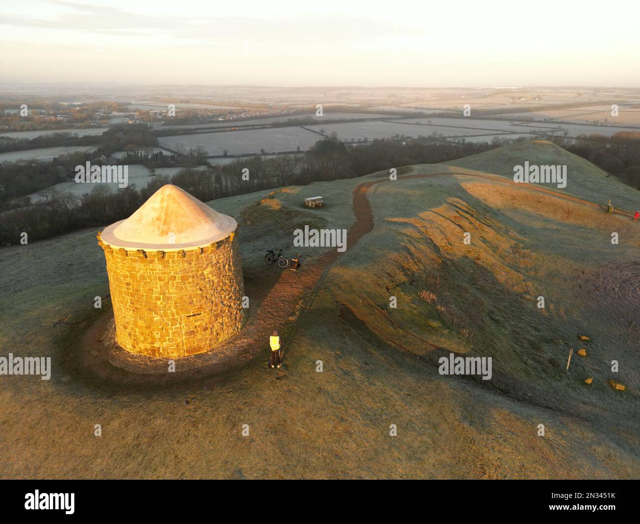 The pepper pot a English civil war lookout tower at Burton dassett ...