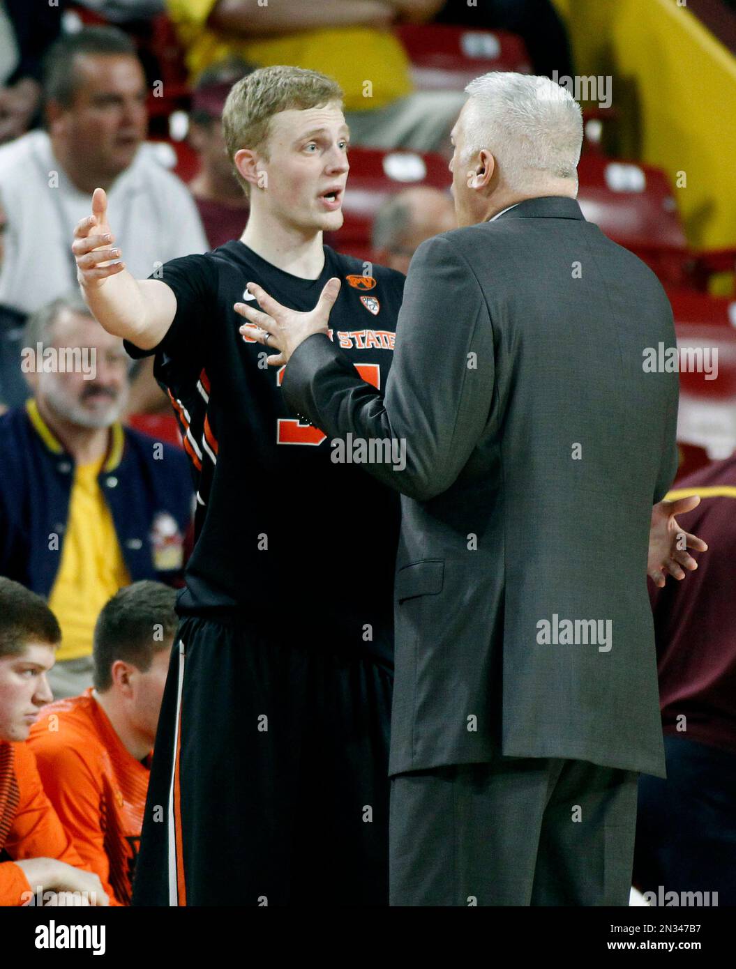 Oregon State head coach Wayne Tinkle, right, talks with player Olaf ...