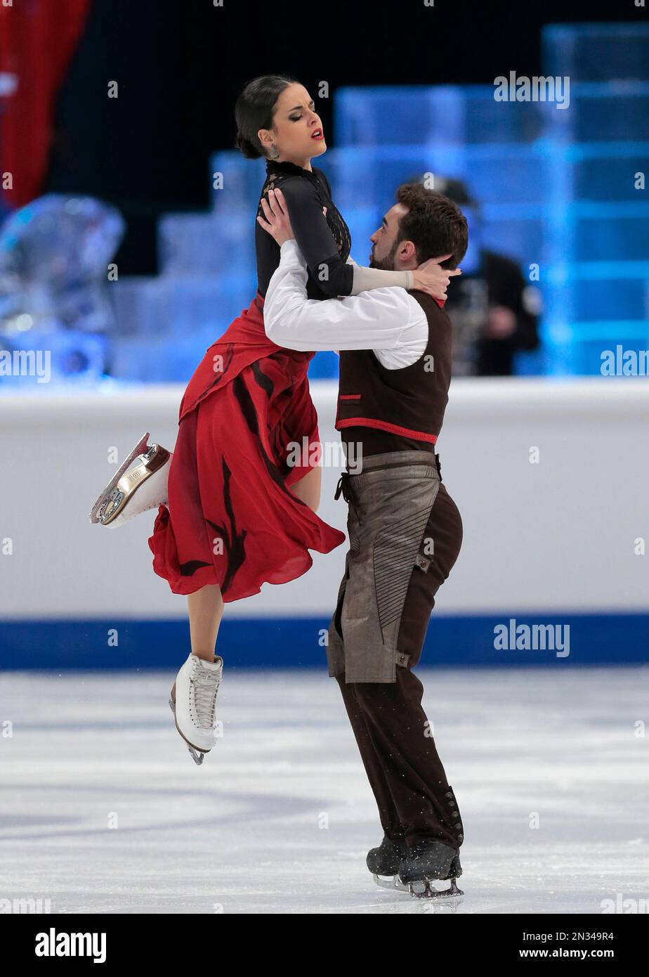Sara Hurtado and Adria Diaz, of Spain, skate their short dance during ...