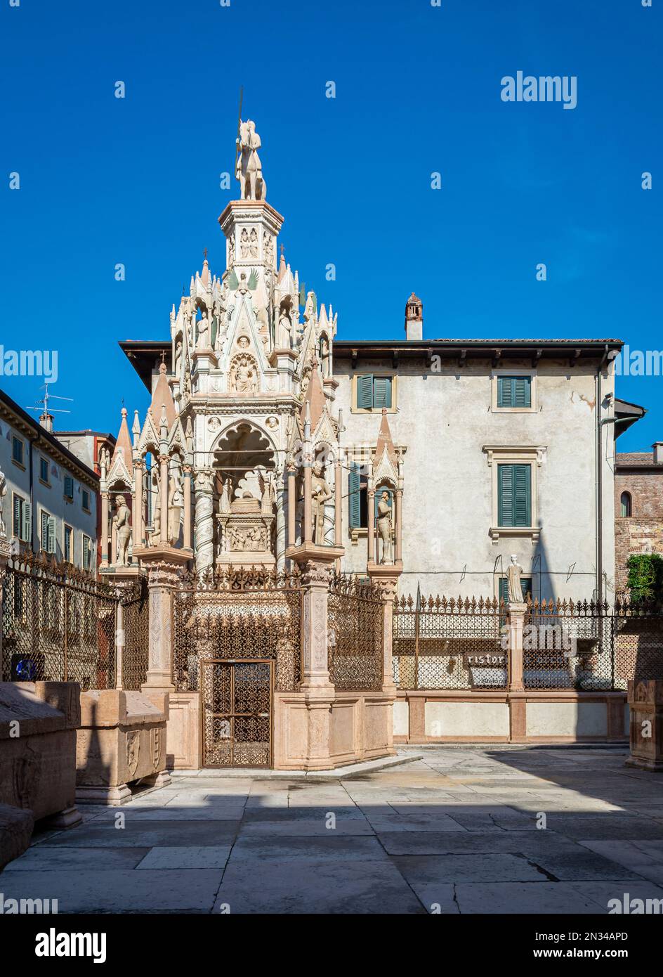 Scaliger gothic funerary Monument of Scaliger Tombs (Arche Scaligere ...