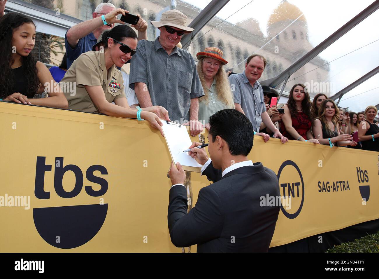 Mario Lopez signs an autograph as he arrives at the 21st annual Screen ...