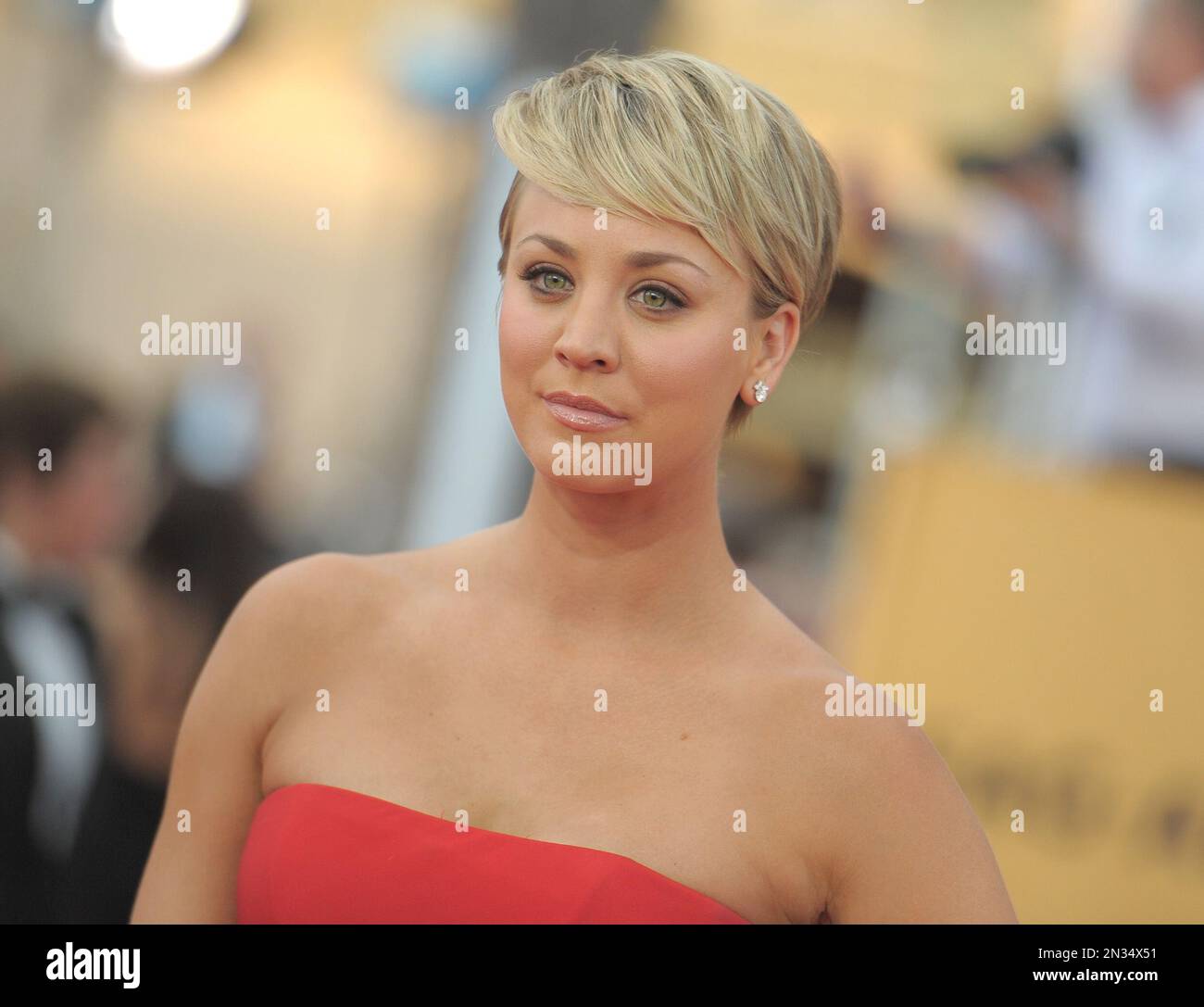 Kaley Cuoco arrives at the 21st annual Screen Actors Guild Awards at ...