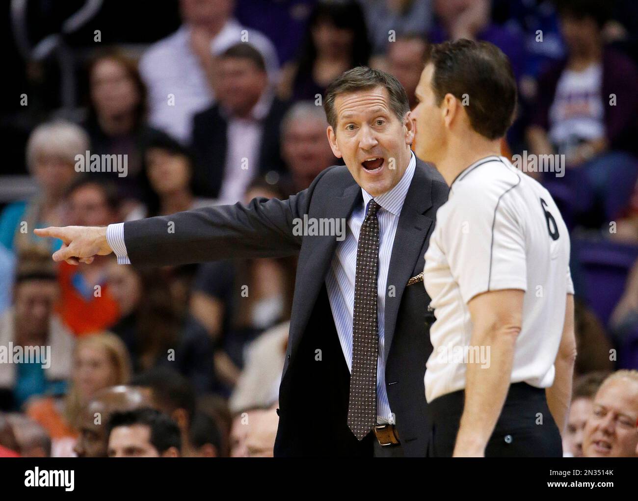 Phoenix Suns head coach Jeff Hornacek, left, argues a foul call with ...