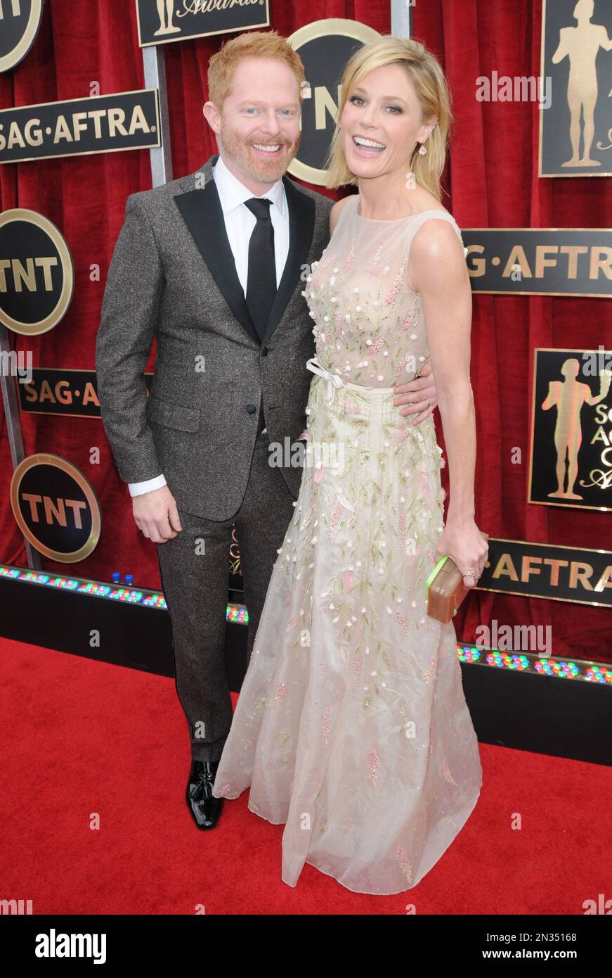 Jesse Tyler Ferguson, left, and Julie Bowen arrive at the 21st annual ...