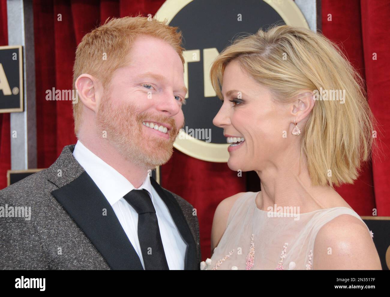 Jesse Tyler Ferguson, left, and Julie Bowen arrive at the 21st annual ...