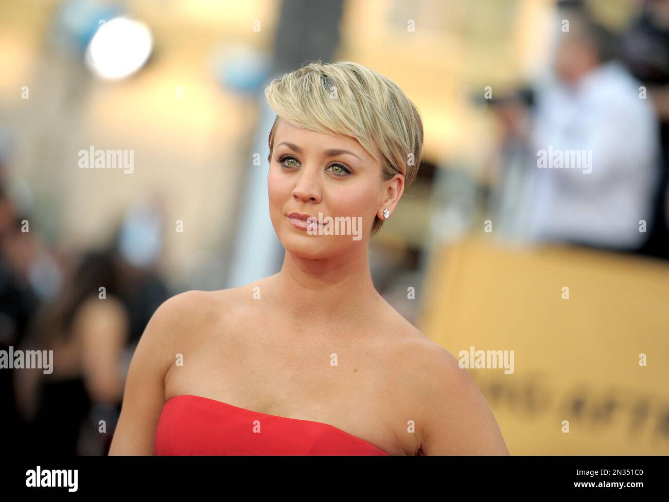 Kaley Cuoco arrives at the 21st annual Screen Actors Guild Awards at ...