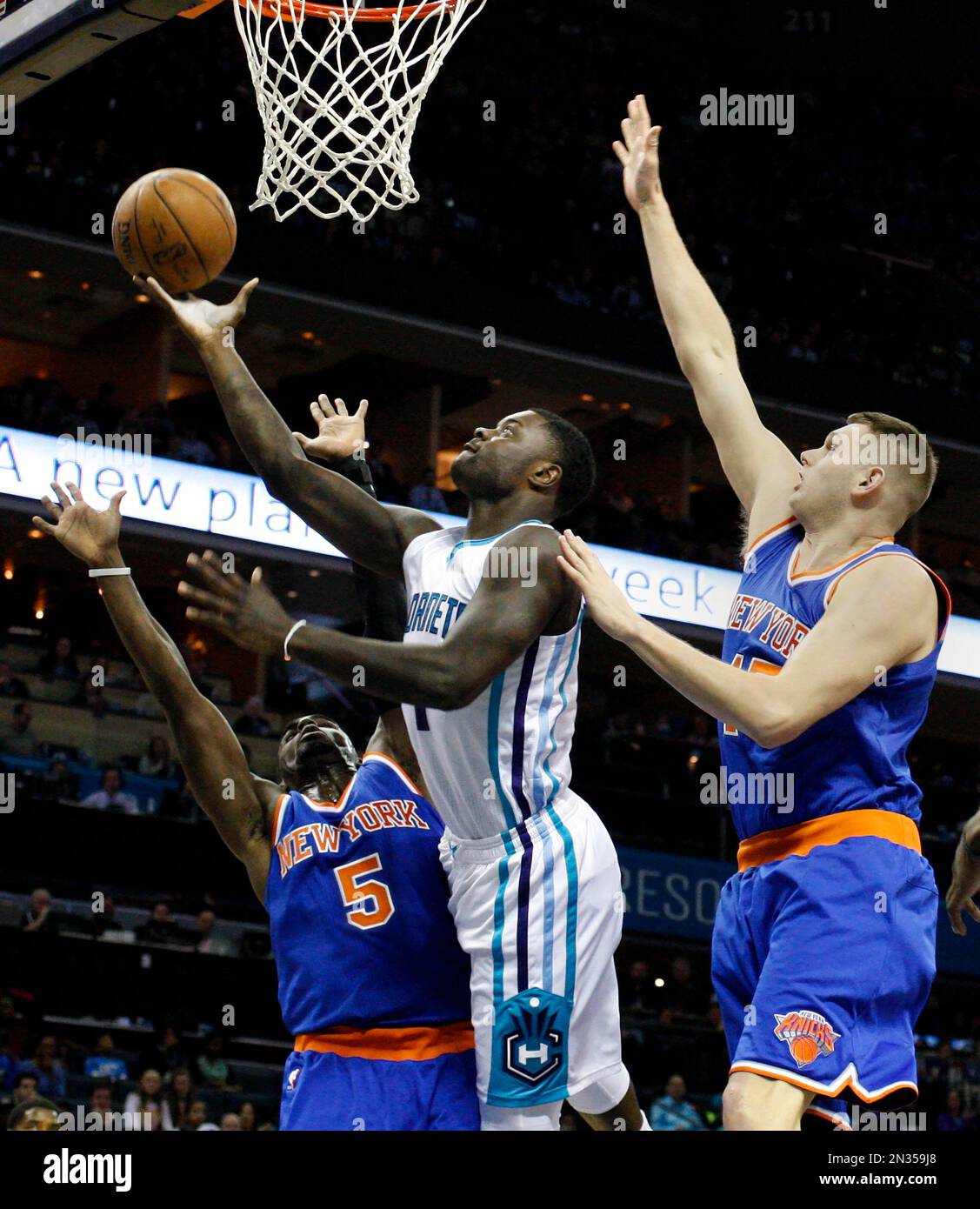 Charlotte Hornets guard Lance Stephenson, center, shoots as he drives ...