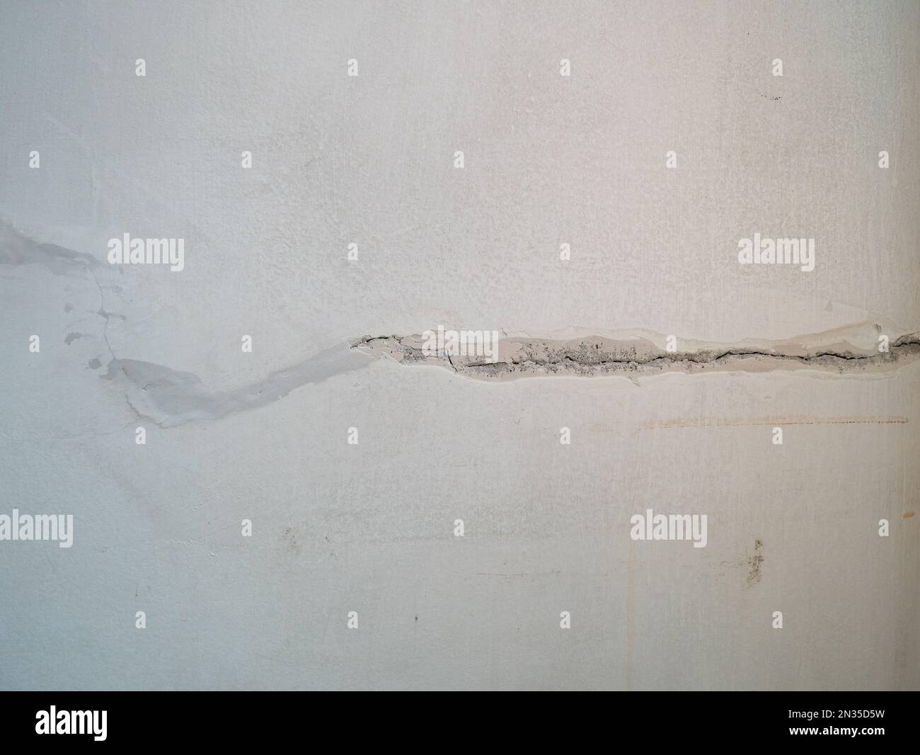 Weathered plaster wall deep hi-res stock photography and images - Alamy