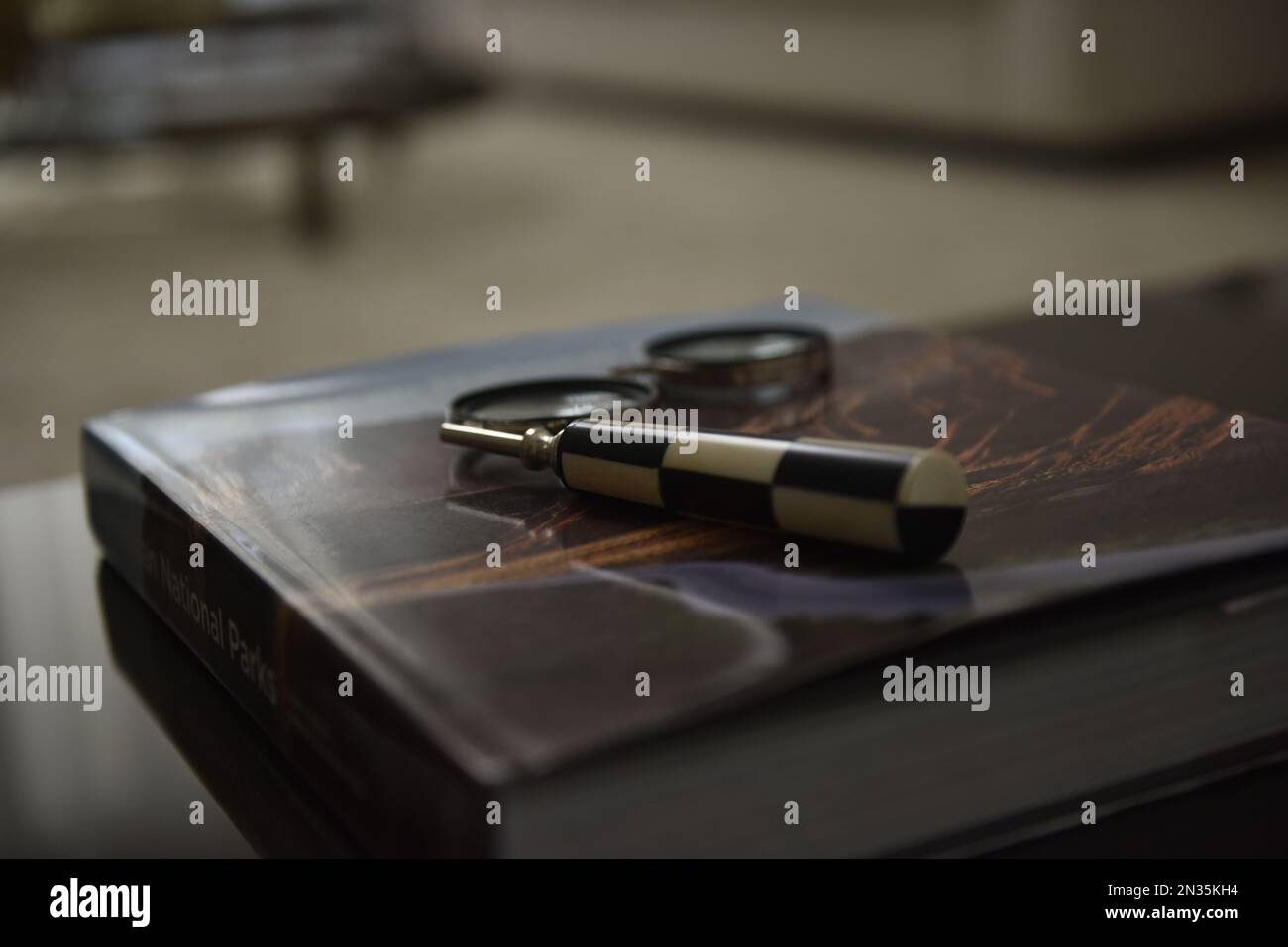 Decorative magnifier hi-res stock photography and images - Alamy