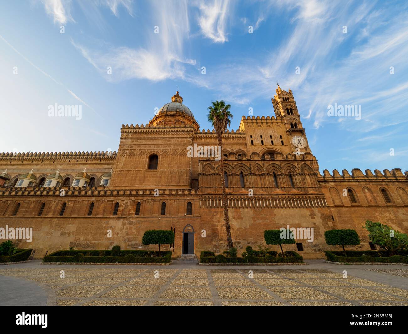Cattedrale metropolitana metropolitana hi-res stock photography and ...