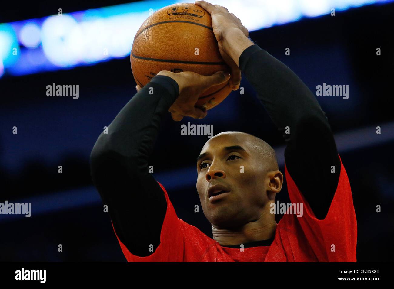 Los Angeles Lakers guard Kobe Bryant warms up before an NBA basketball ...