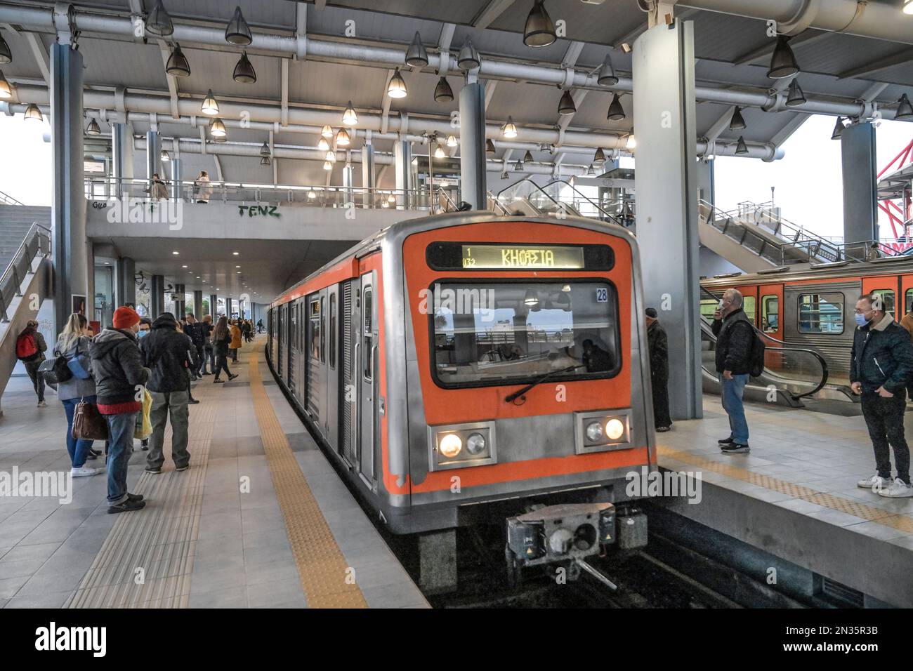Metro, Linie 1, Station Neo Faliro, Athen, Griechenland Stock Photo - Alamy