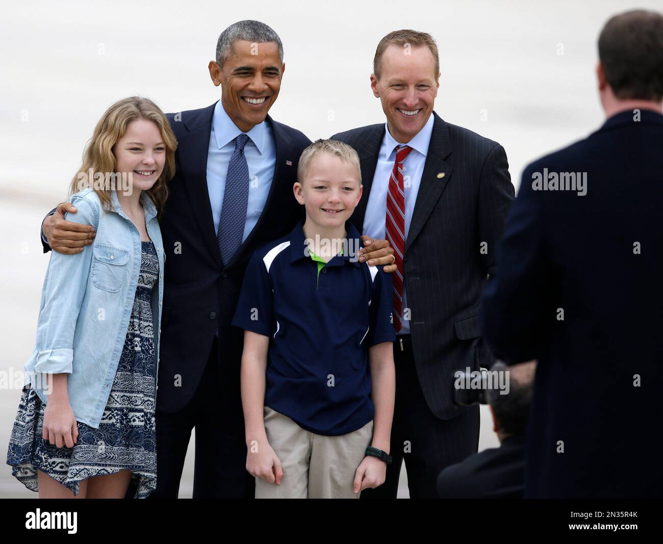 Douglas Pratt, right, his daughter Lindsay Pratt, left, and son Brennan ...