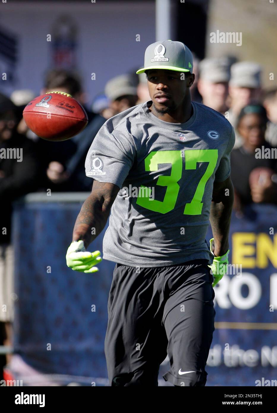 Green Bay Packers' Sam Shields catches a ball during a practice session ...