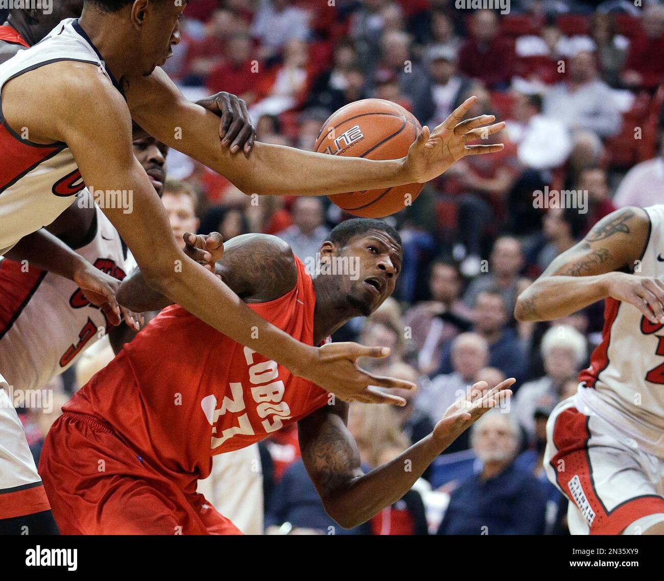 New Mexico guard Deshawn Delaney (33) vies for the ball with UNLV ...