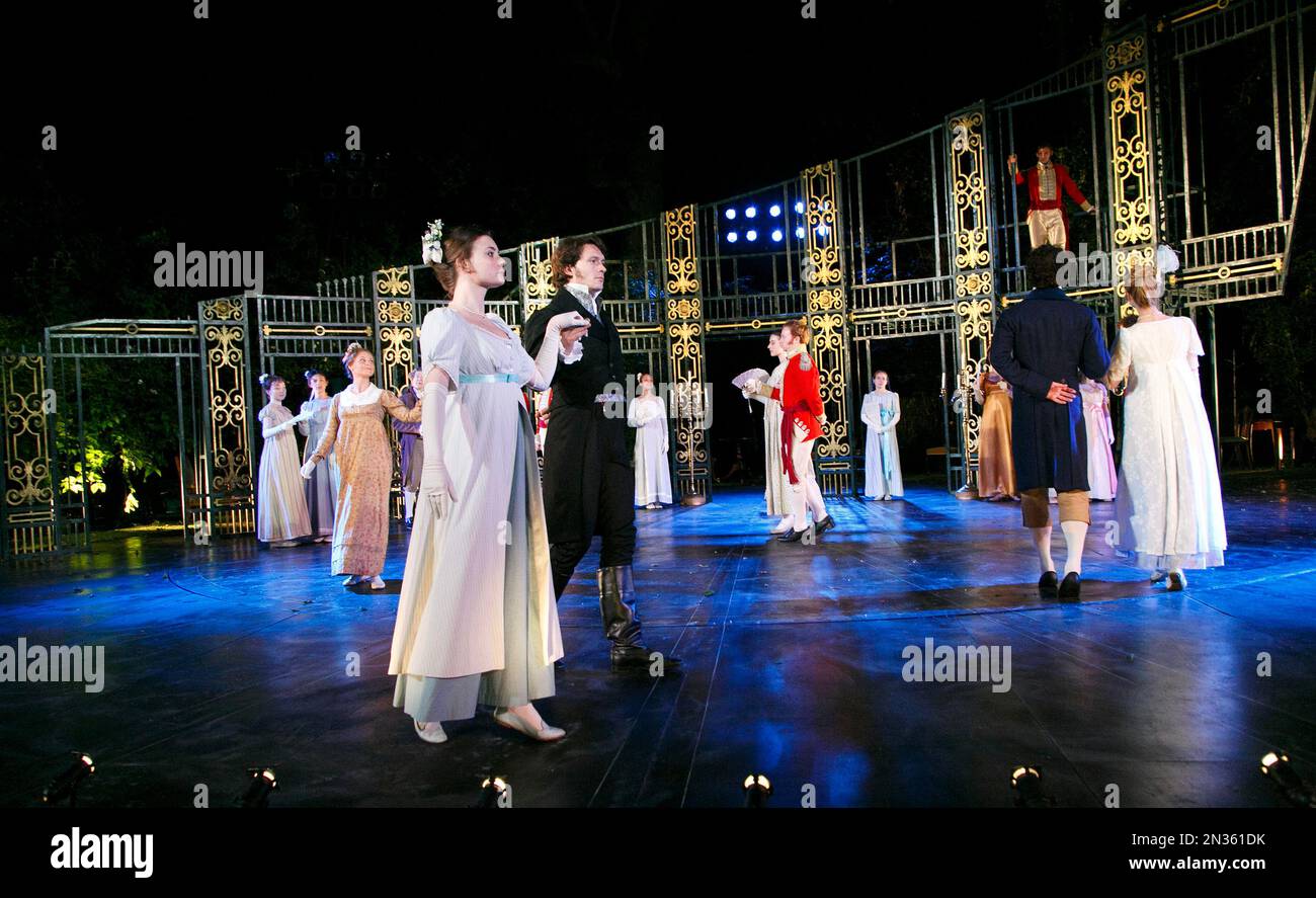 Jennifer Kirby (Miss Elizabeth Bennet), David Oakes (Mr Darcy) in PRIDE ...