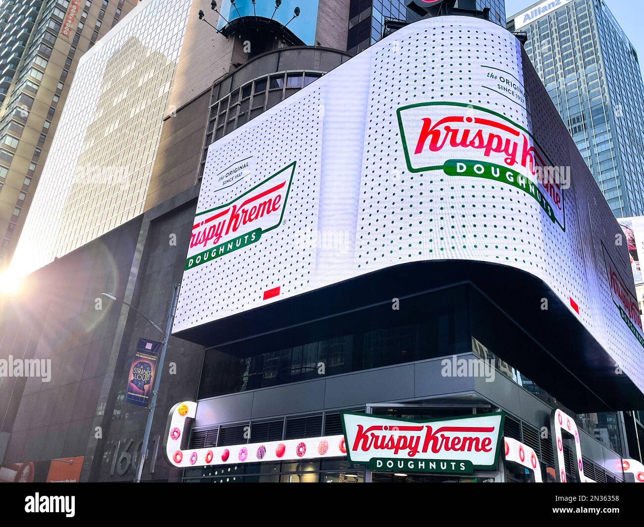 Krispy kreme display hi-res stock photography and images - Alamy