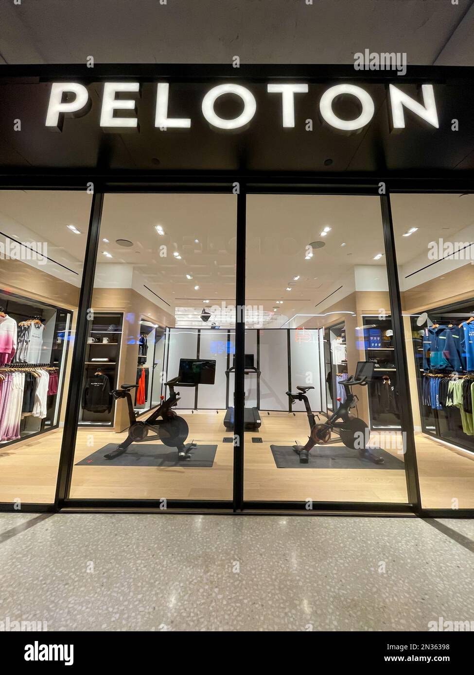 Peloton store in New York City Stock Photo - Alamy