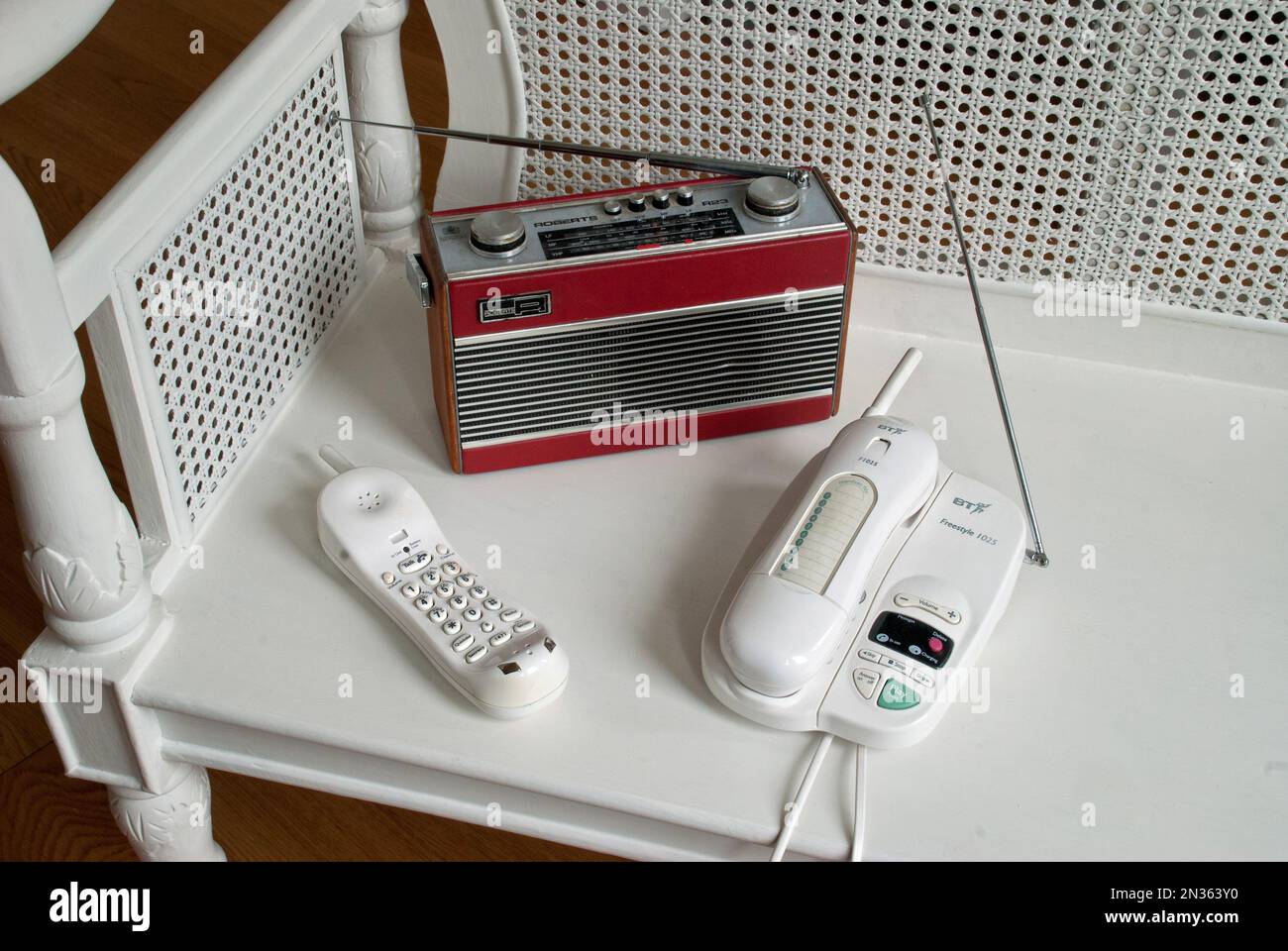 1980s red roberts radio hi-res stock photography and images - Alamy