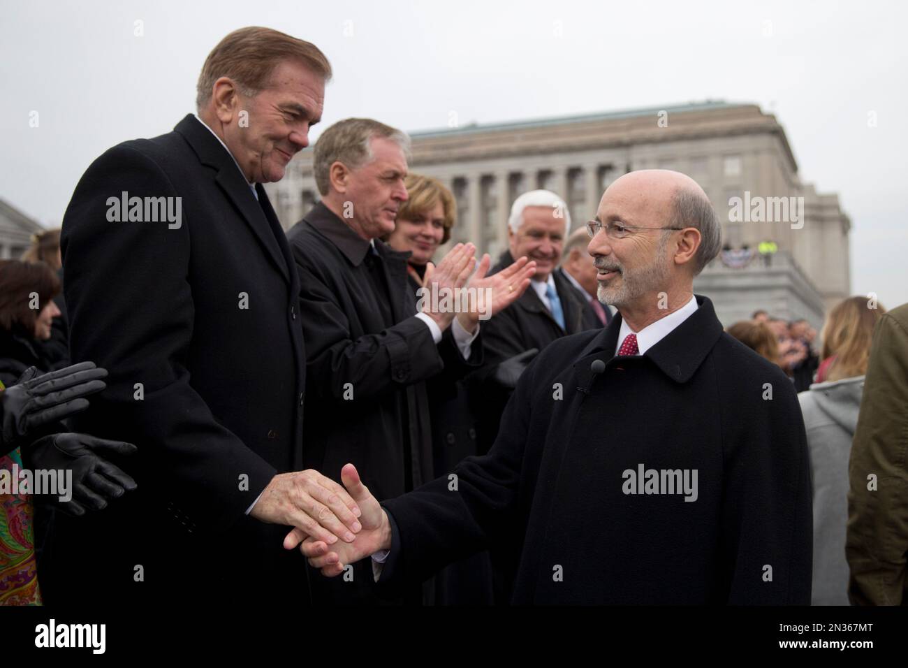 Former Gov. Tom Ridge, left shakes hands with Gov. -elect Tom Wolf ...