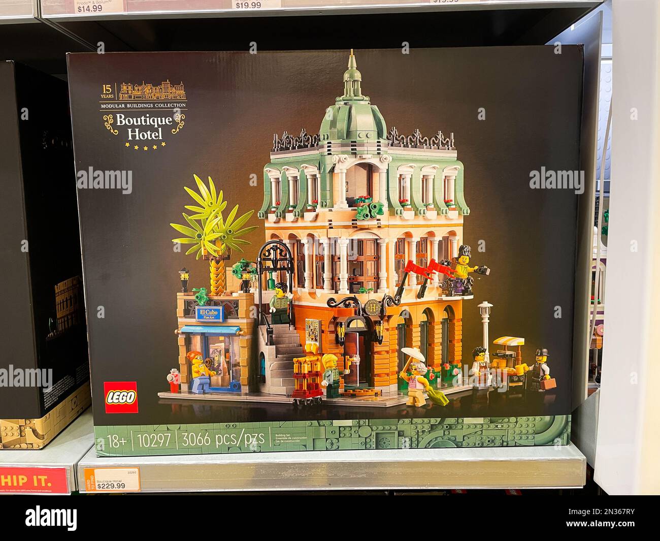 Boutique Hotel lego set Stock Photo - Alamy