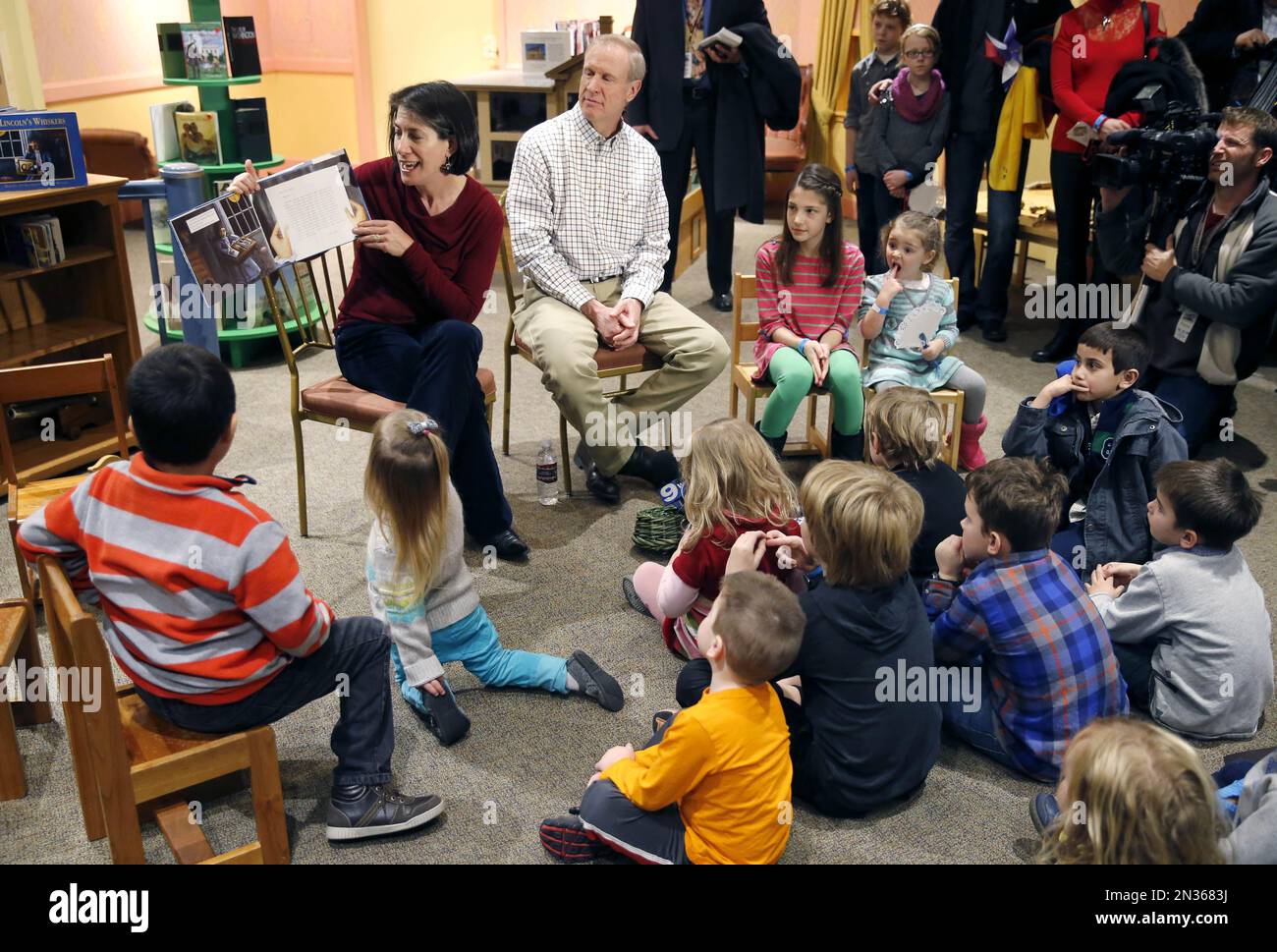 In this Sunday, Jan. 11, 2015 photo, Diana Rauner reads to kids, while ...
