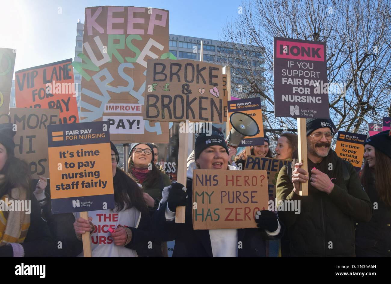 Nhs logo broken hi-res stock photography and images - Alamy