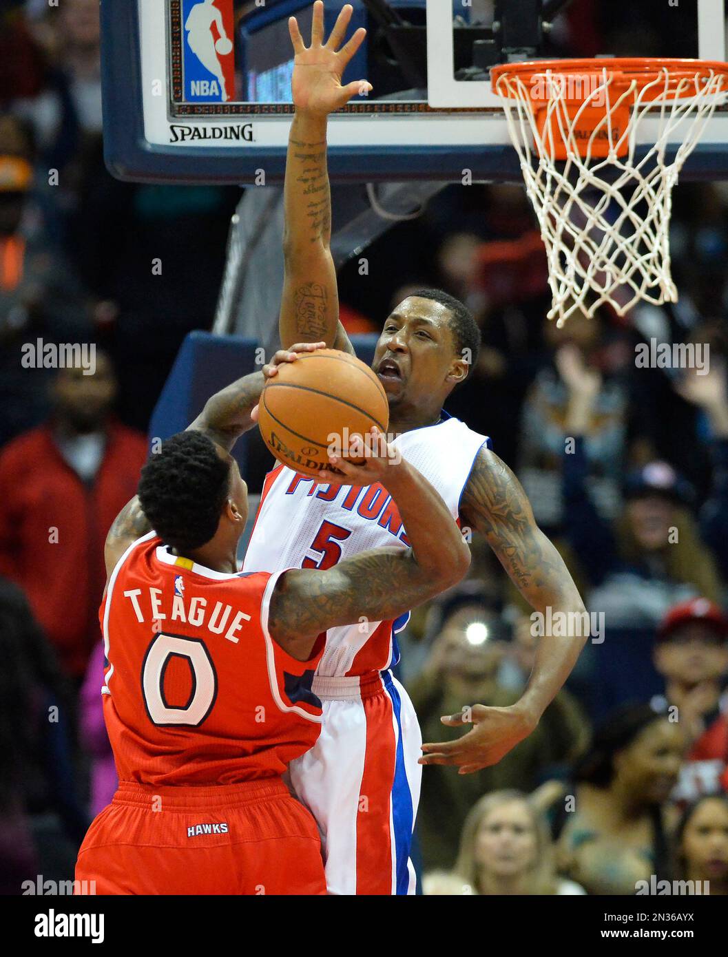 Atlanta Hawks guard Jeff Teague (0) shoots around Detroit Pistons guard ...