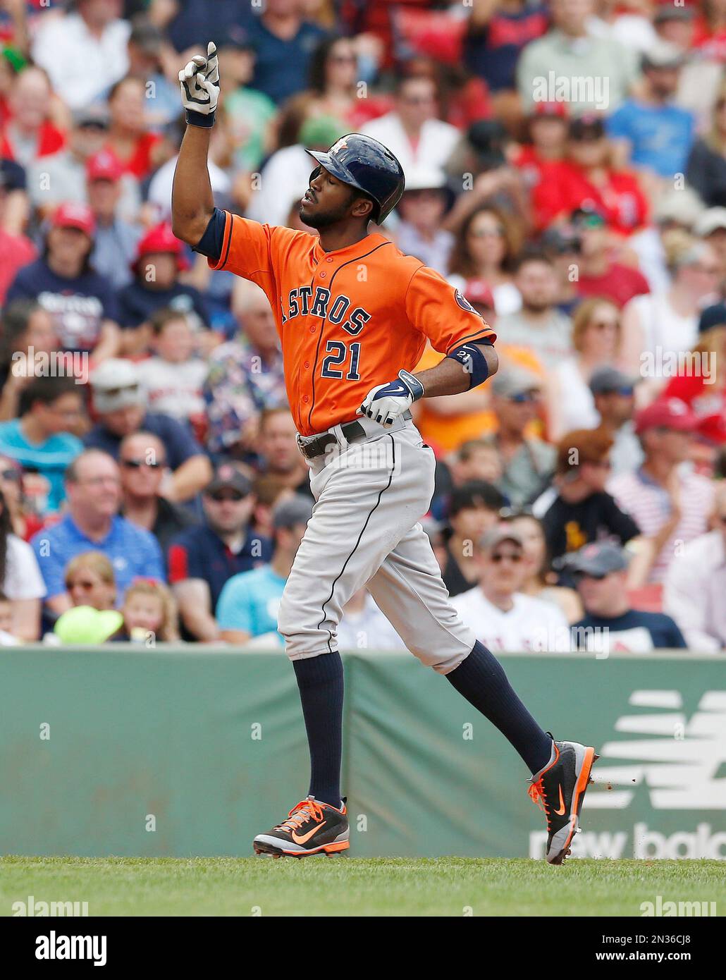 FILE - In this Aug. 17, 2014, file photo, Houston Astros' Dexter Fowler ...