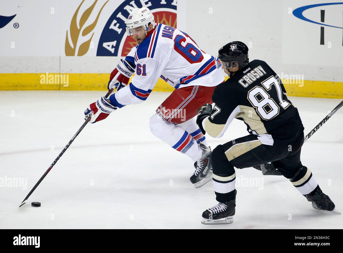 New York Rangers' Rick Nash (61) skates past Pittsburgh Penguins ...