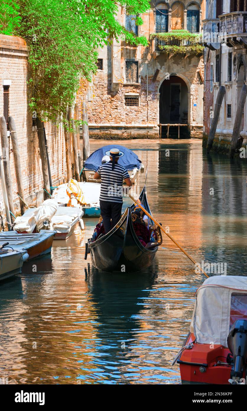 Gondola boats vaporetto water hi-res stock photography and images - Alamy