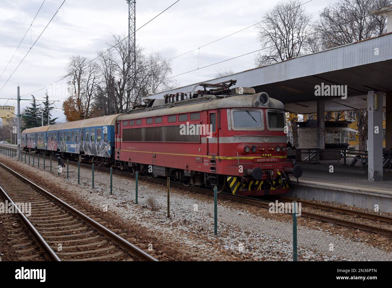 Skoda Type 44 electric locomotive with passenger train at Septemvri ...