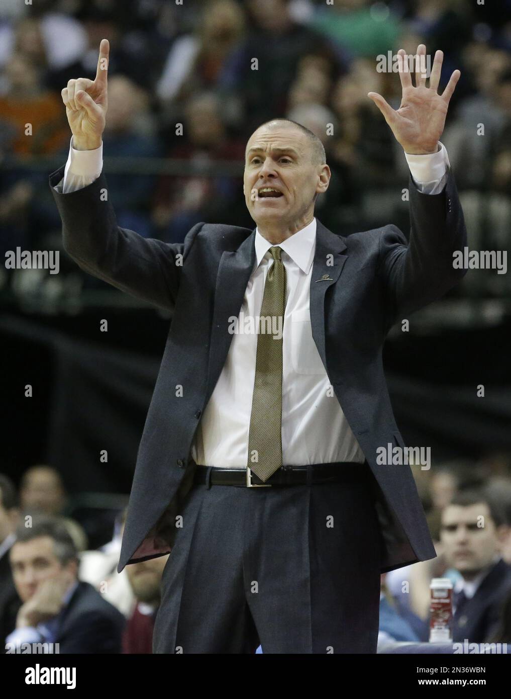 Dallas Mavericks head coach Rick Carlisle gives directions from the ...