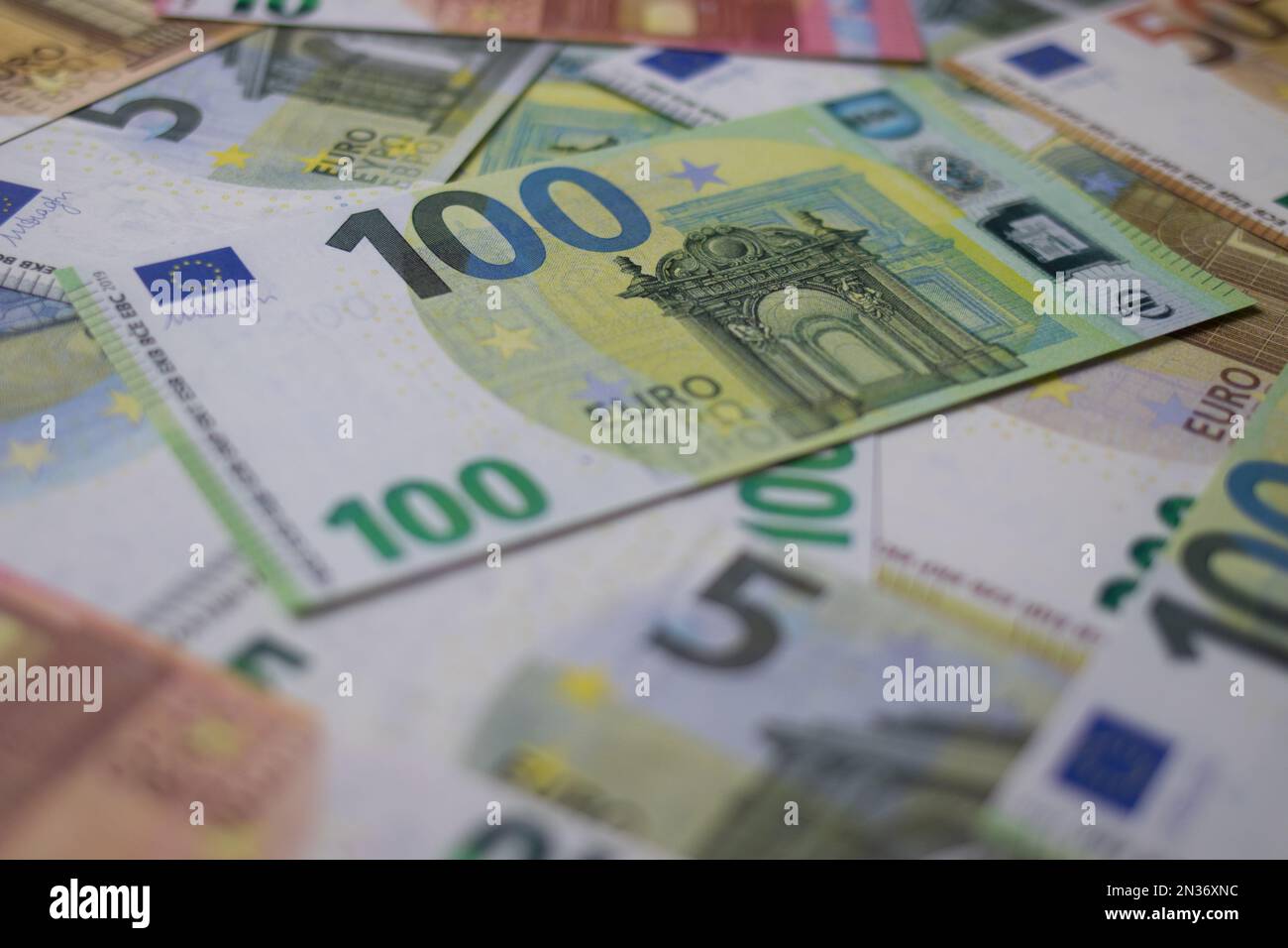 Closeup 100 euro note paper hi-res stock photography and images - Alamy