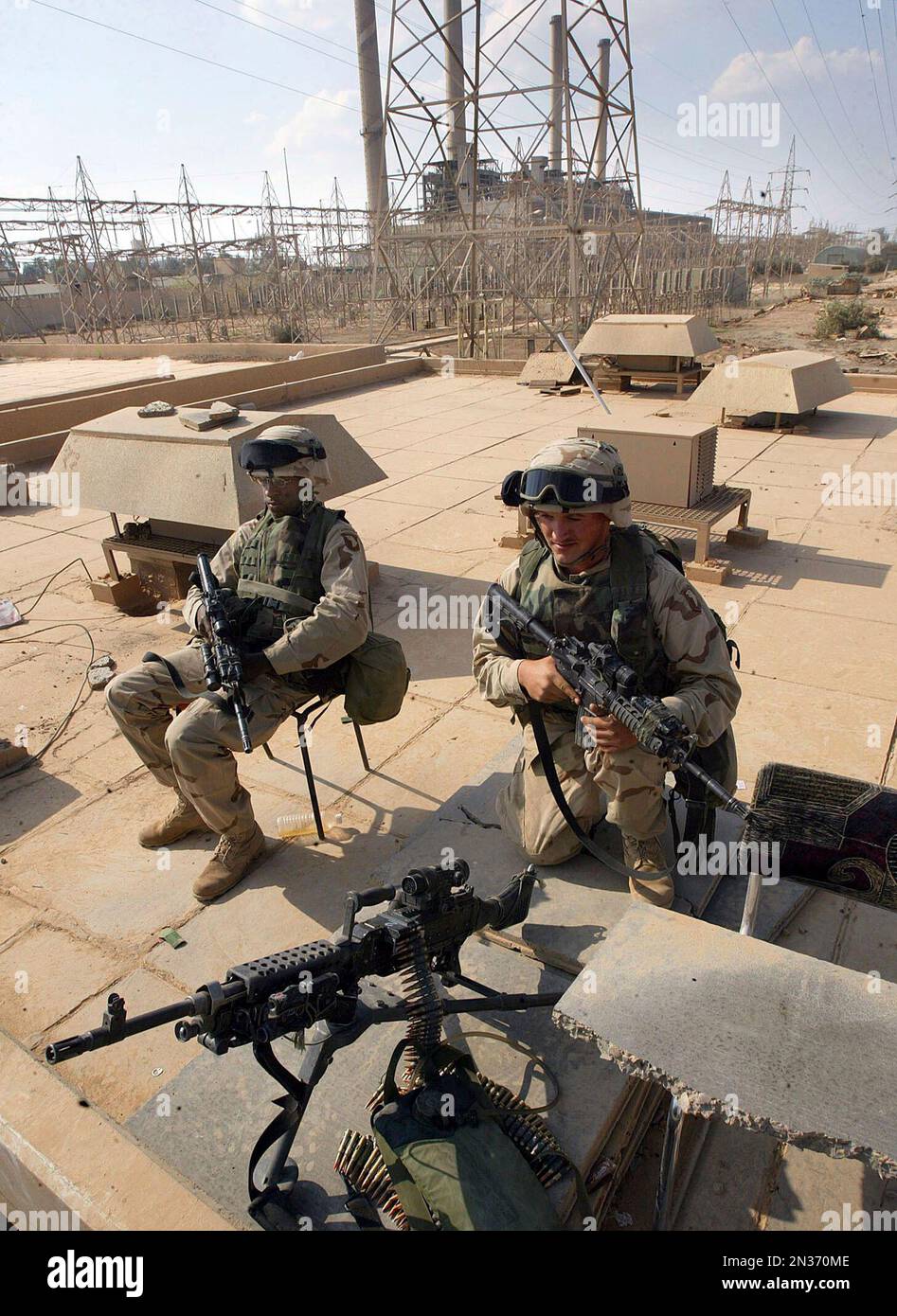 IRAQ3-C-17APR03-MT-MAC Getting the electricity back on in Baghdad. US ...