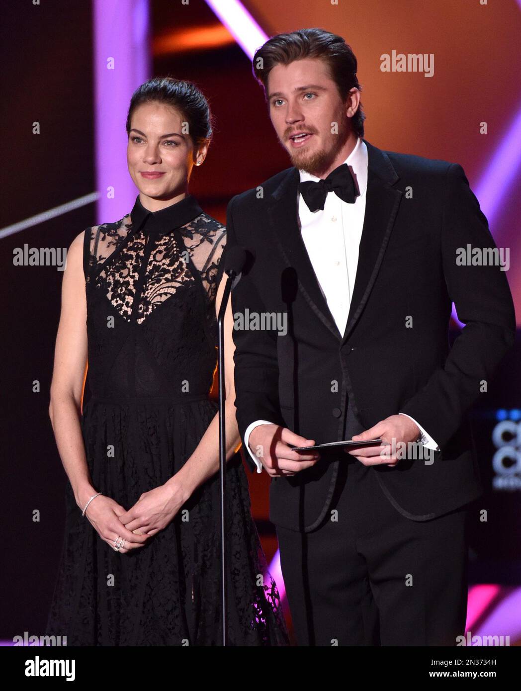 Michelle Monaghan, left, and Garrett Hedlund present the best song ...