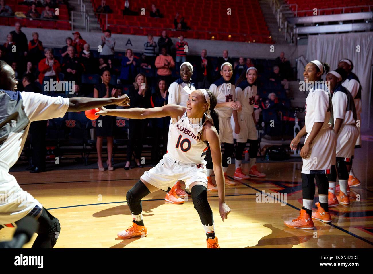 Auburn guard Brandy Montgomery (10) dances during her entrance before ...