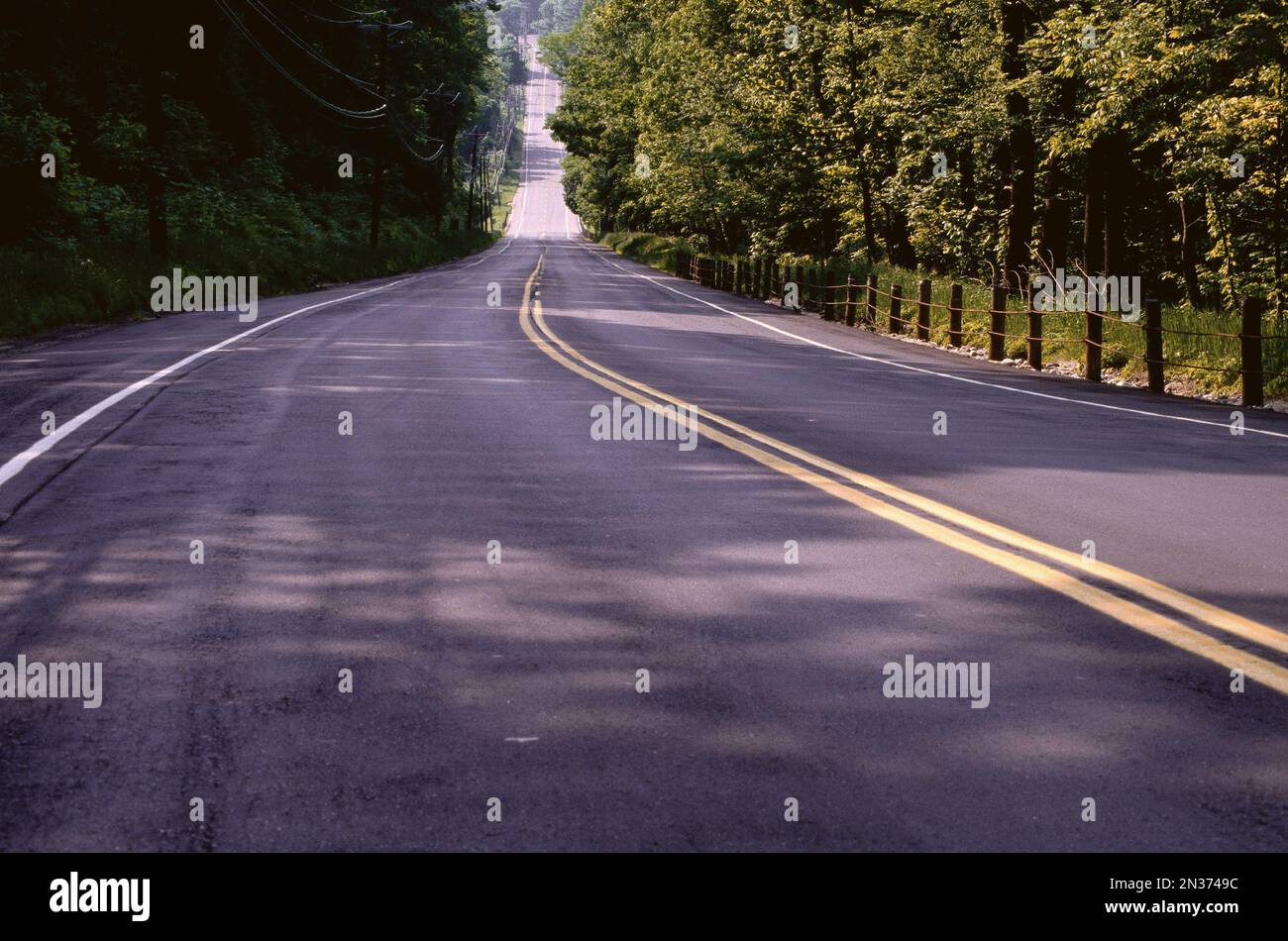 Two lane paved road in usa hi-res stock photography and images - Alamy
