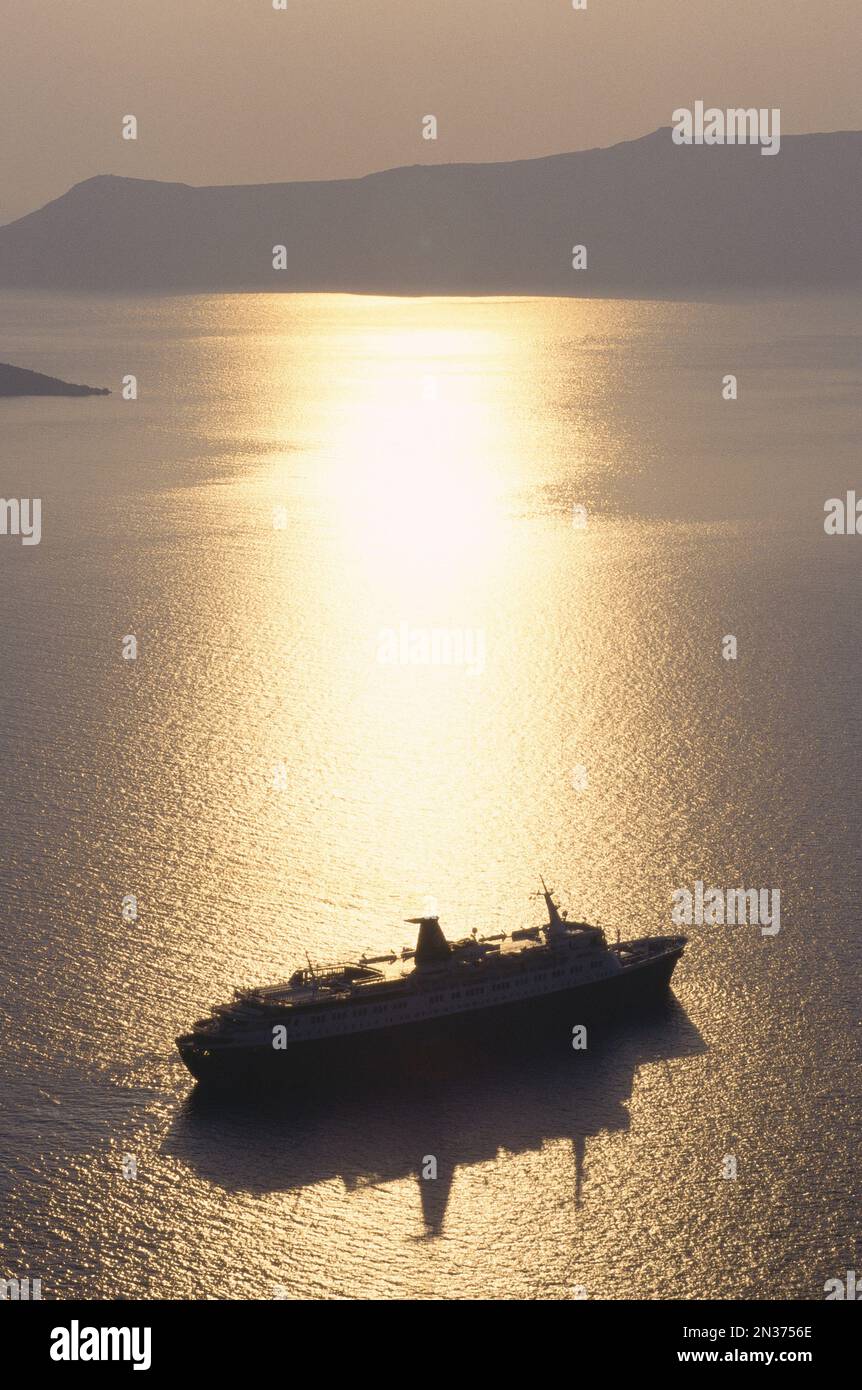 Silhouette of cruise ship against sunset hi-res stock photography and ...