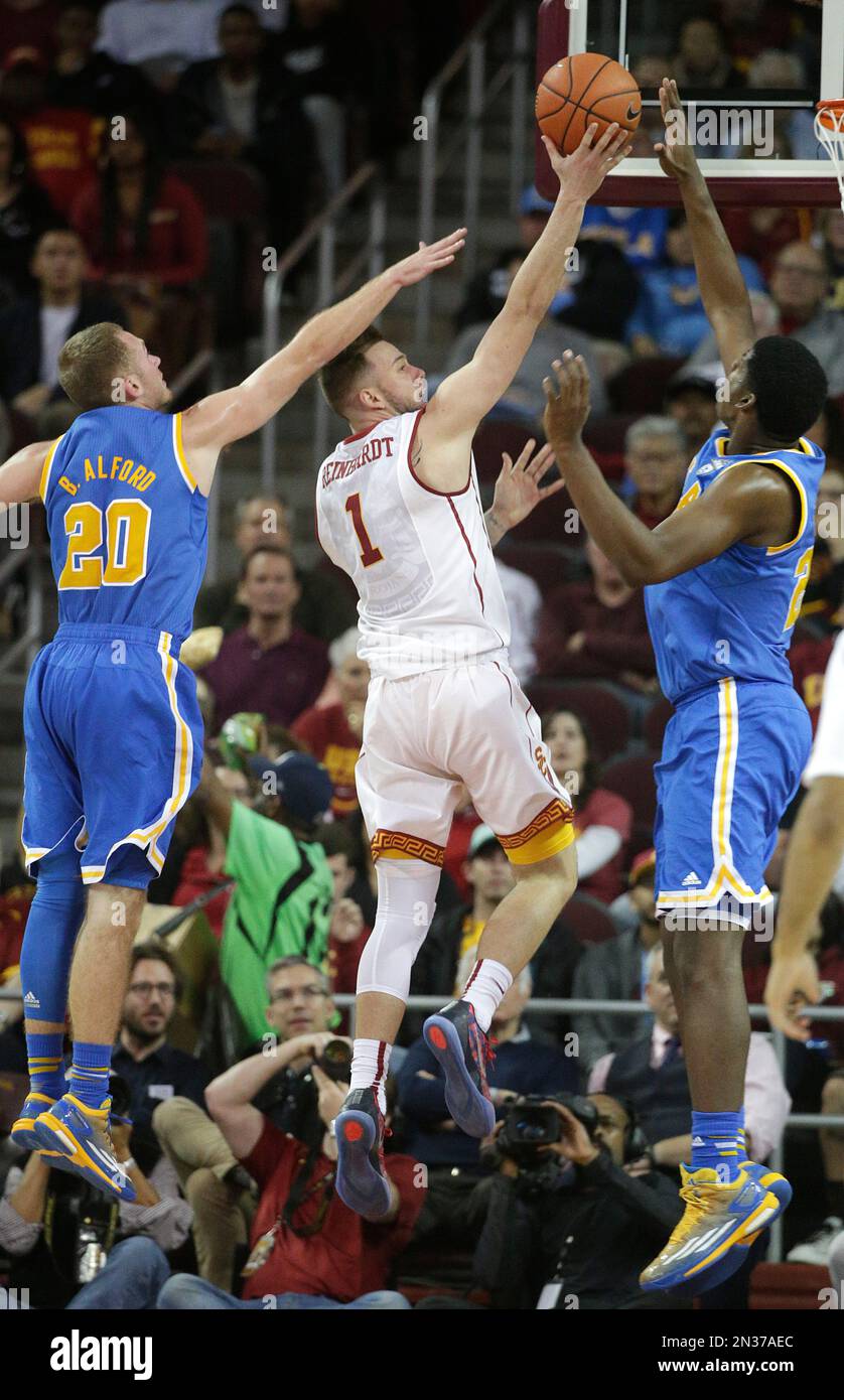 Southern California's Katin Reinhardt, center, goes up for a basket as ...