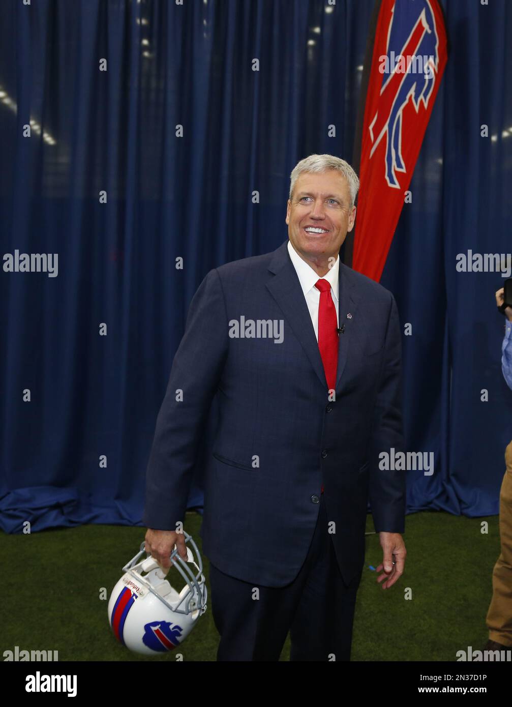 Rex Ryan walks from the stage after an NFL football news conference ...