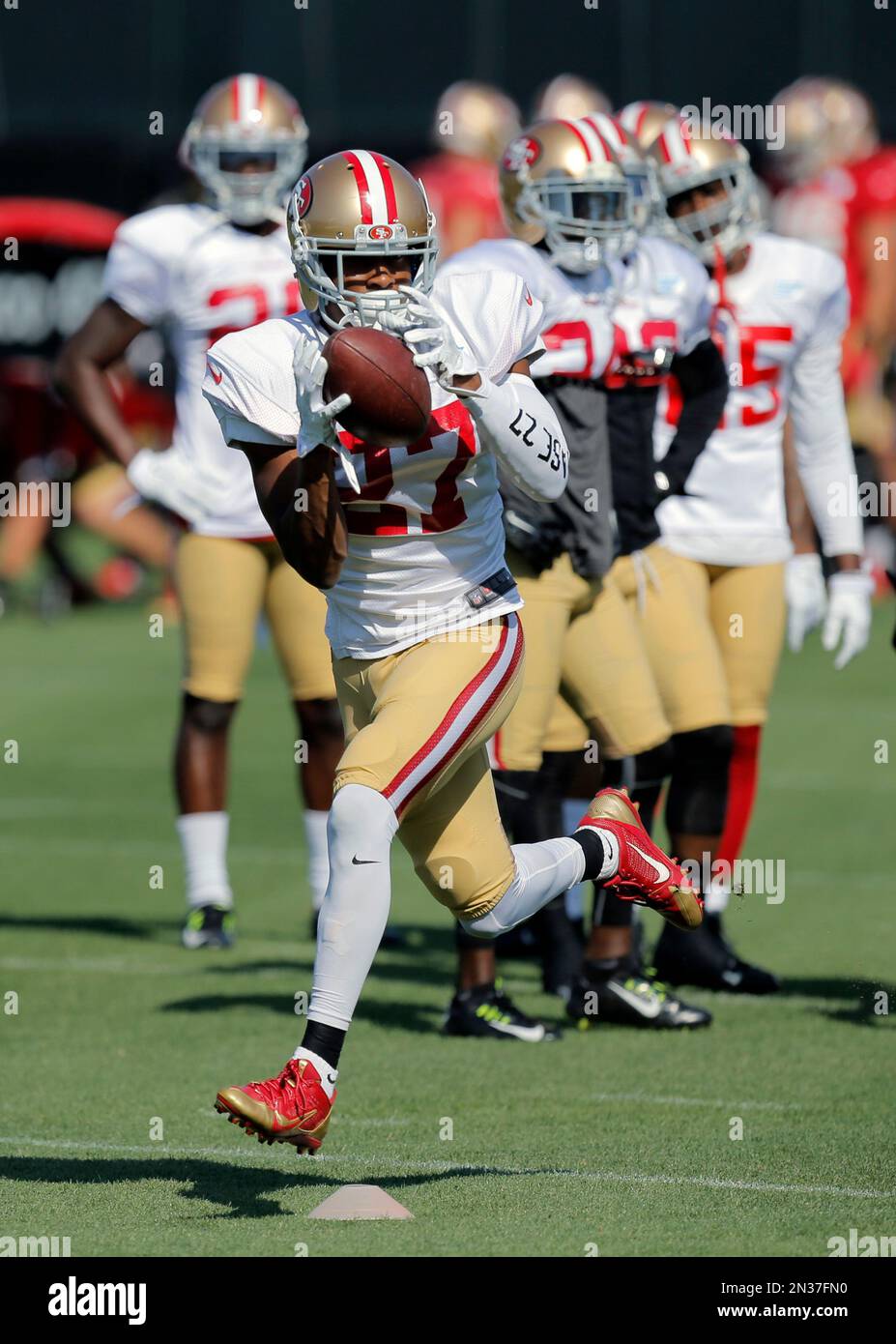 San Francisco 49ers' cornerback Keith Reaser, 27 pulls in a pass during ...