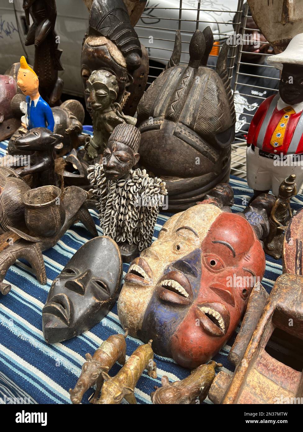 Modern and contemporary african art hi-res stock photography and images ...