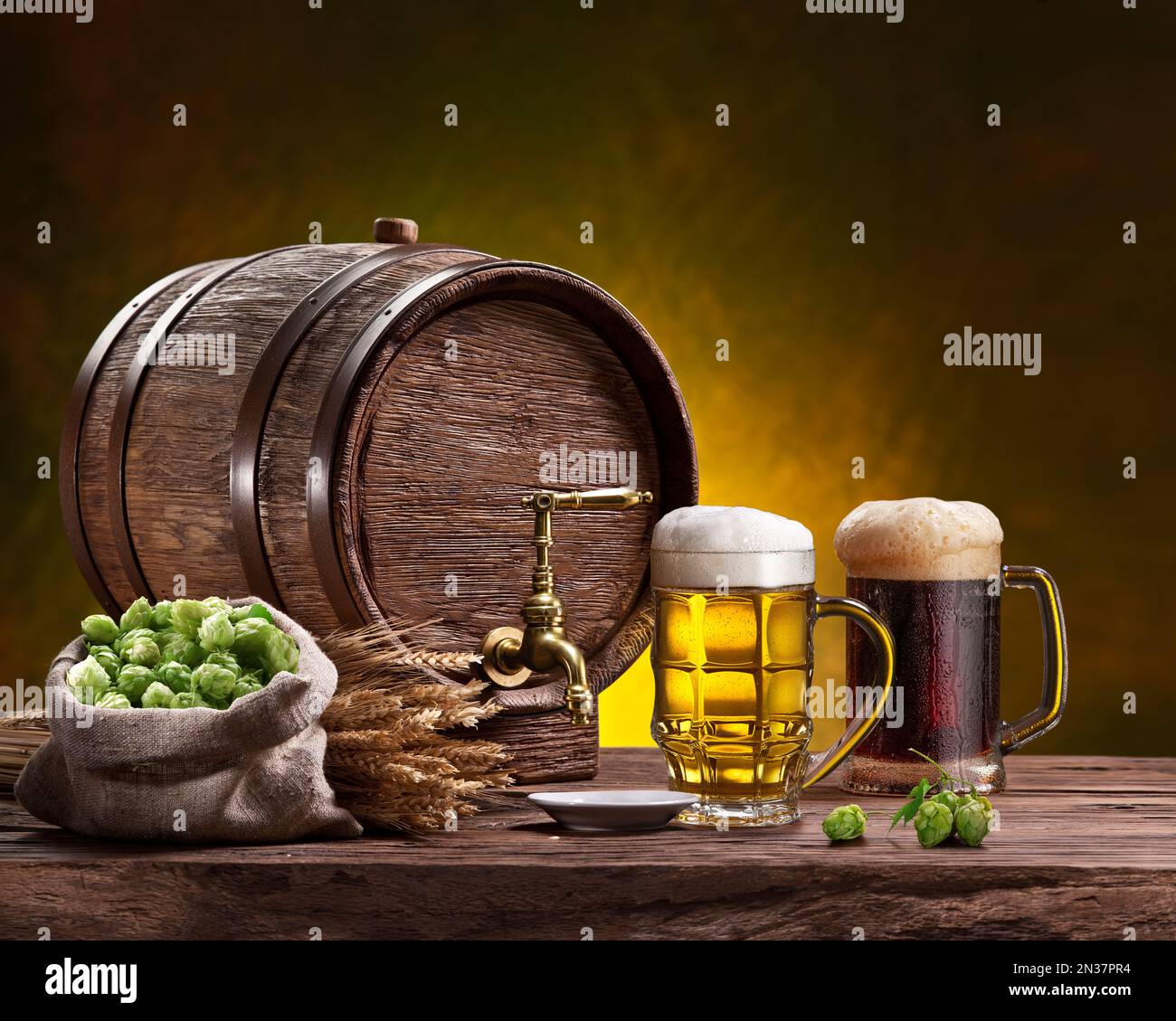 Gold hops hi-res stock photography and images - Alamy