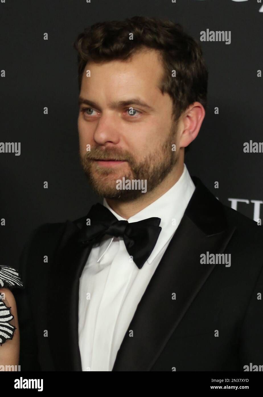 Joshua Jackson arrives at the 16th annual InStyle and Warner Bros ...