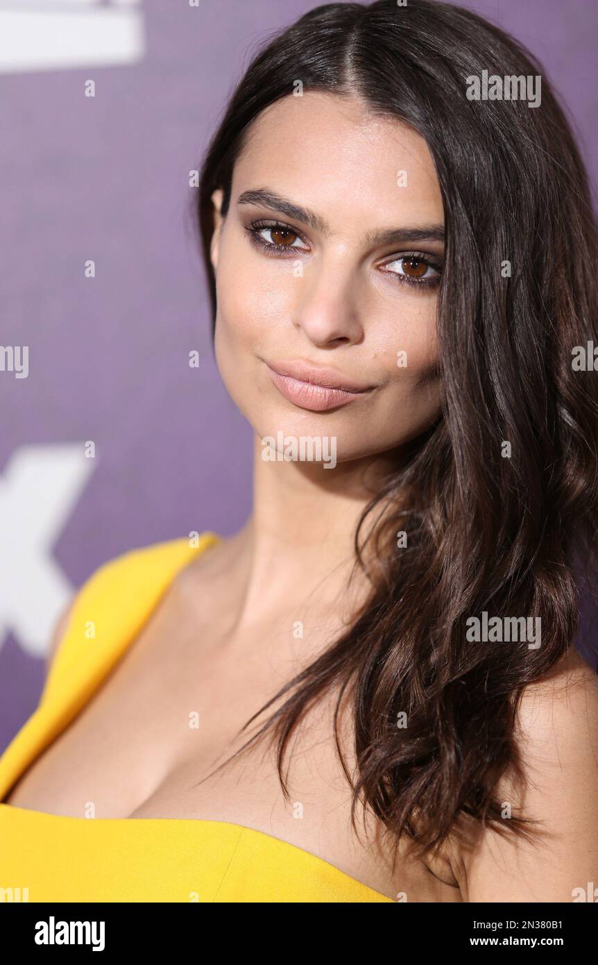 Emily Ratajkowski arrives at the Fox Searchlight Golden Globes ...