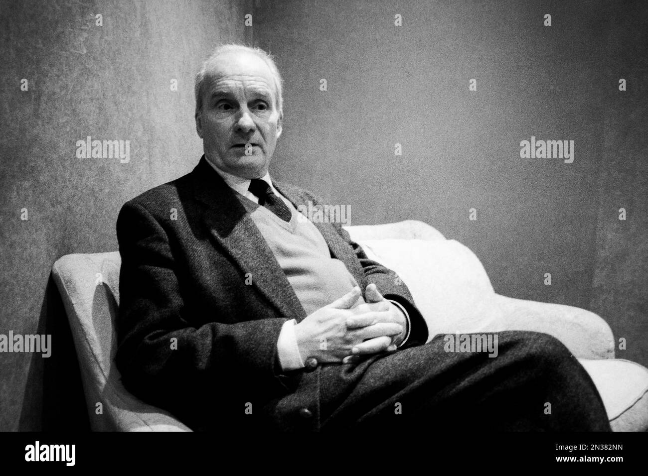 Portrait of french actor Michel Bouquet, posing at the Celestins ...