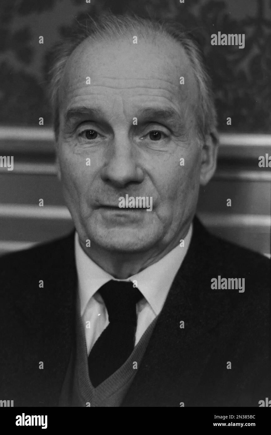 Portrait of french actor Michel Bouquet, posing at the Celestins ...