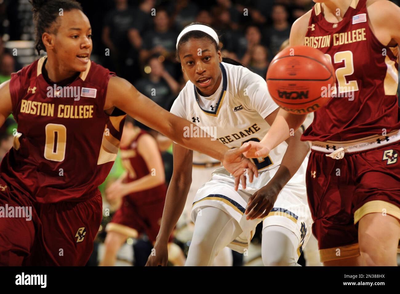 Notre Dame guard Jewell Loyd, center, reaches for a loose ball between ...