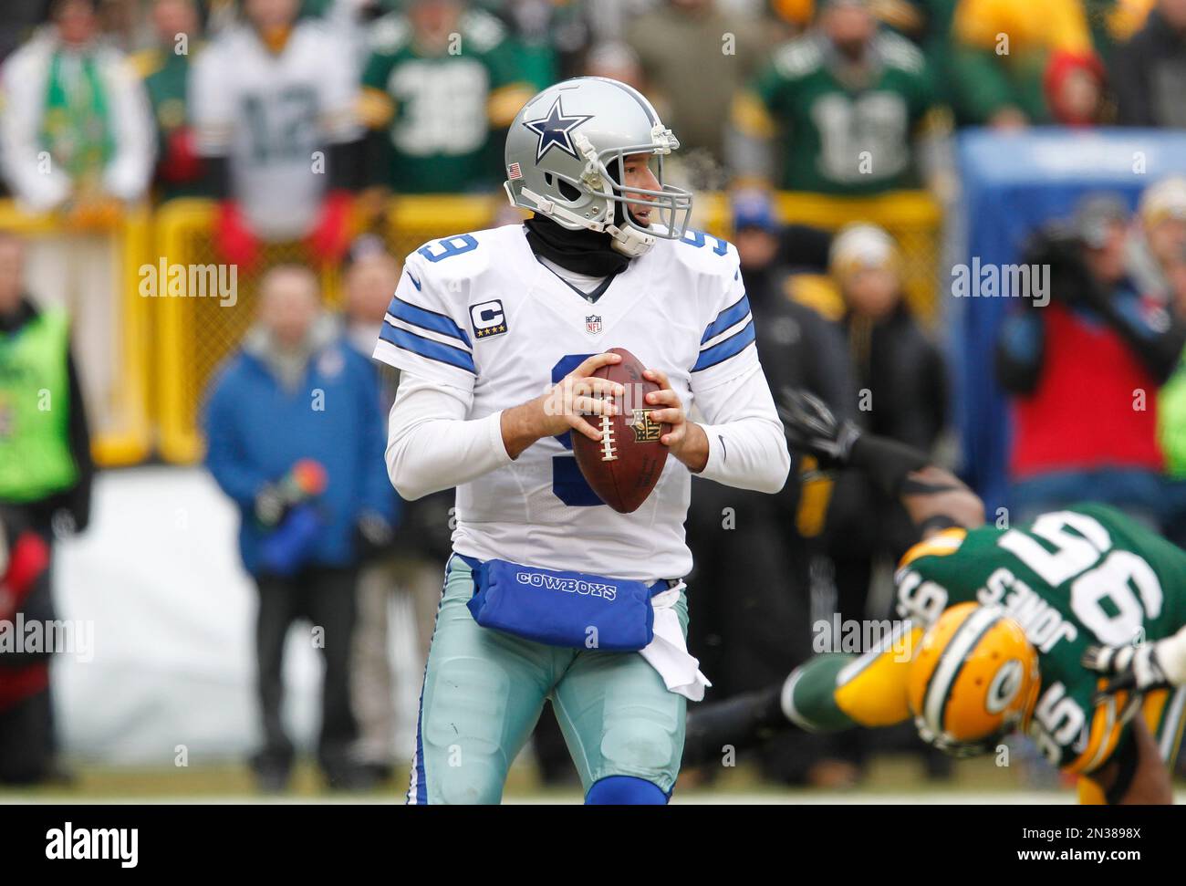 Dallas Cowboys quarterback Tony Romo (9) prepares to pass against the ...